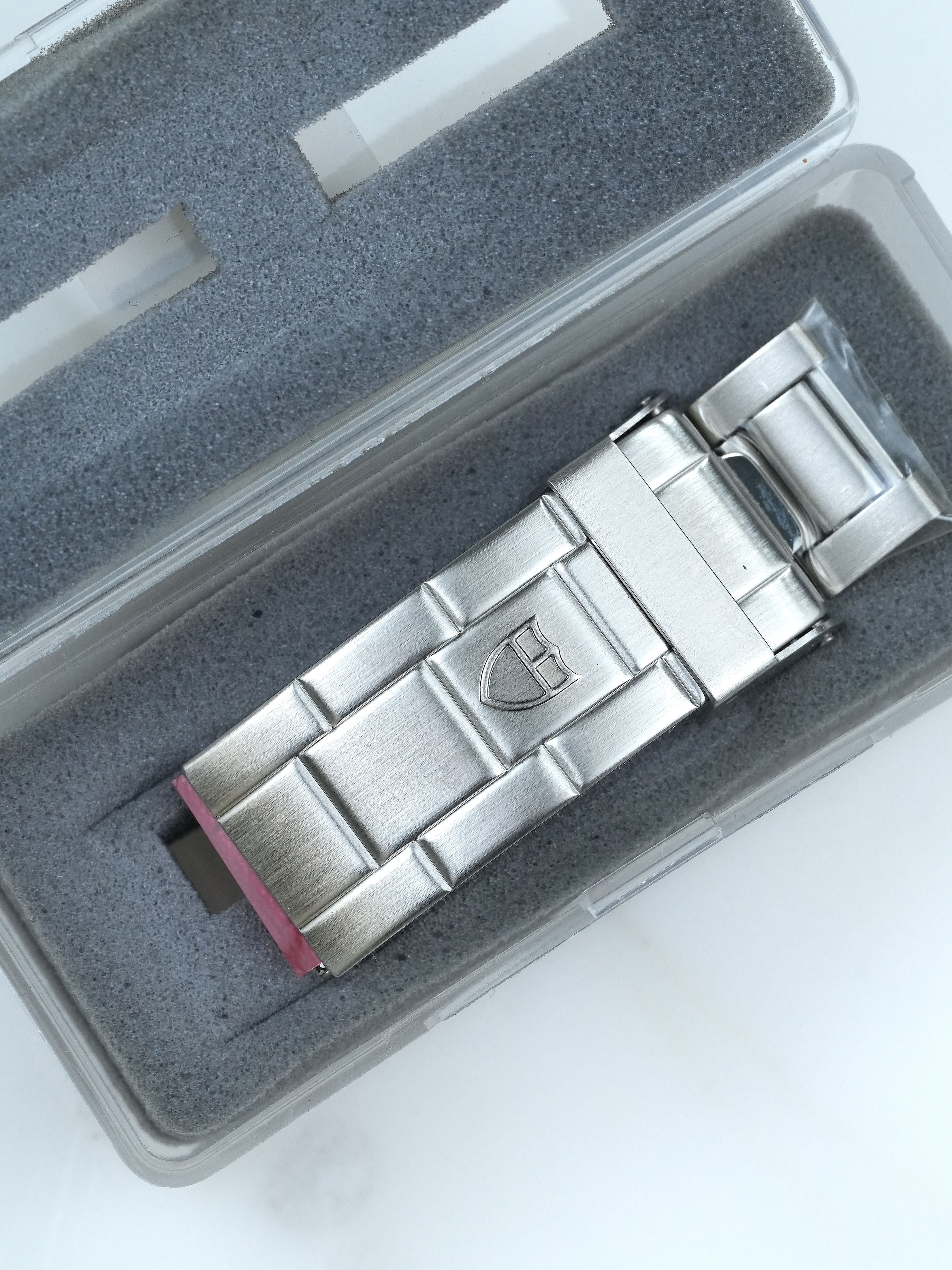 Tudor NOS Oyster Clasp B32-25440-N1 for the 9315 Bracelet | Submariner ...